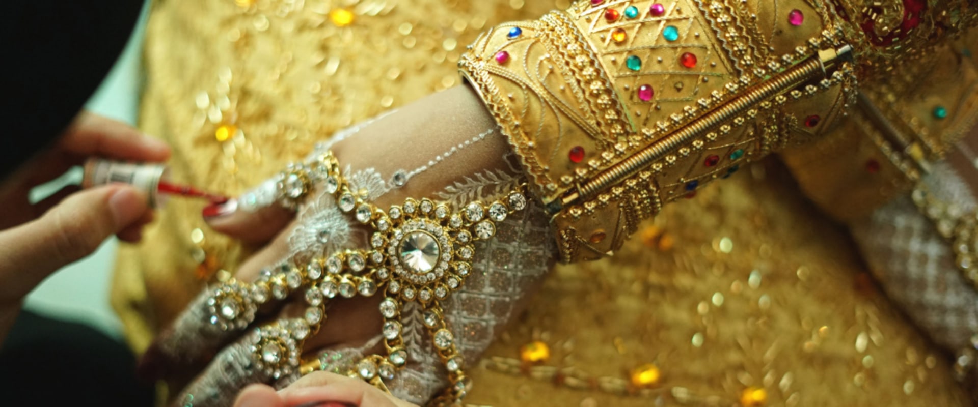 What are the benefits of wearing gold?